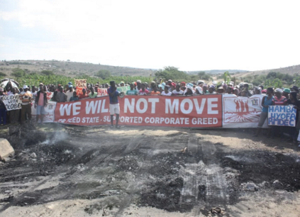 South Africans Protest Mining, Block Meeting - PopularResistance.Org