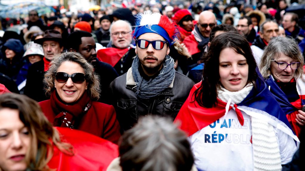 France’s Red Scarves: Ready-Made Counter-Protest And New Media Darlings ...
