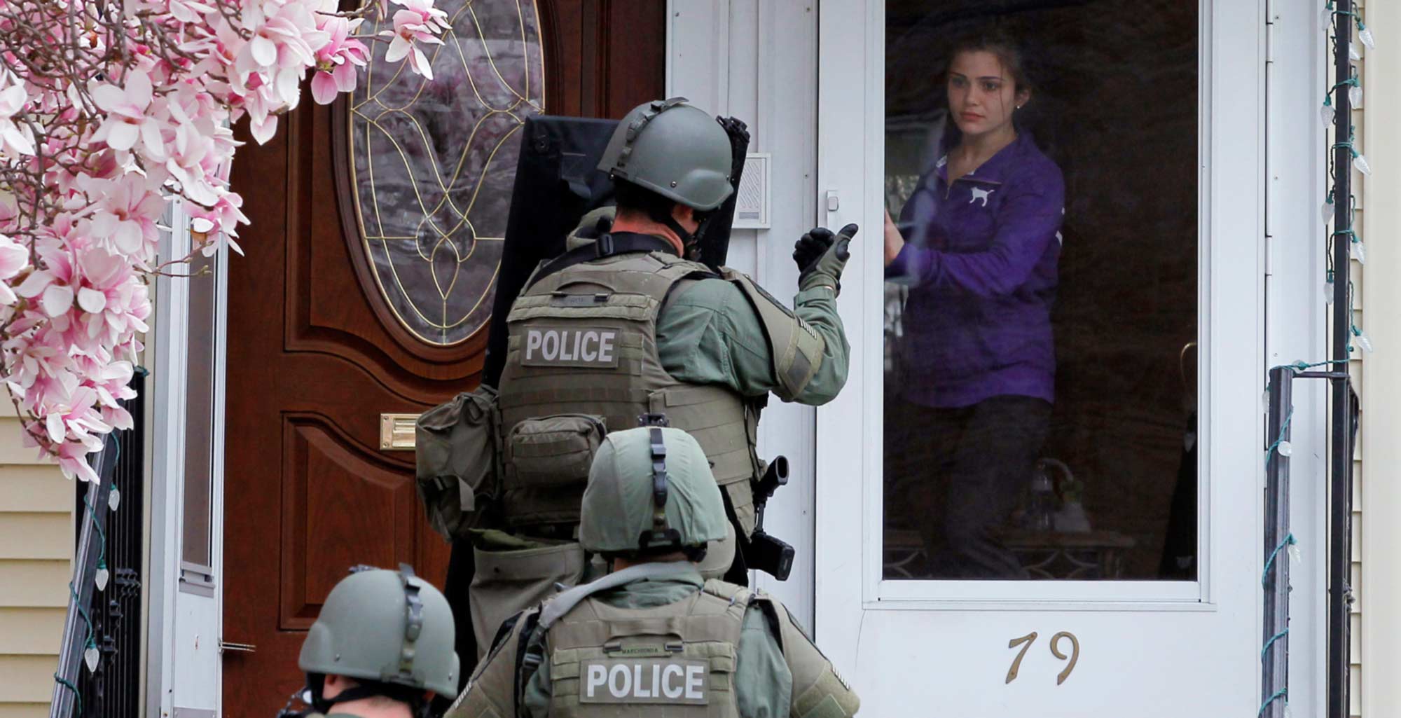 When The Police Knock On Your Door PopularResistance Org When The Police Knock On Your Door PopularResistance Org